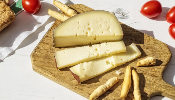 Asiago DOP: le caratteristiche, la storia, la produzione e l'utilizzo.