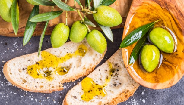 Alto Crotonese DOP, olio extravergine d'oliva da aggiungere al ragù.